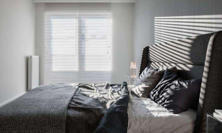 How To Decorate A Bedroom With An Offset Window: 18 Best Tips