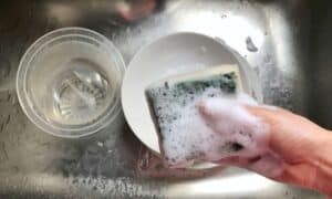 How To Clean Glass Bakeware: 7 Best Ways