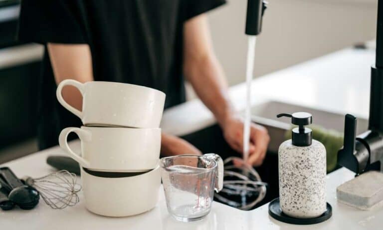 How To Clean Glass Bakeware: 7 Best Ways